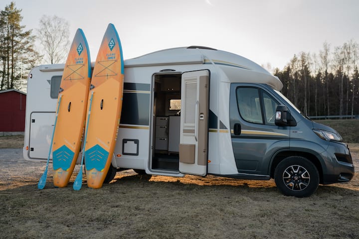 Life On Wheels: Luxury Motorhome - Jakobstad