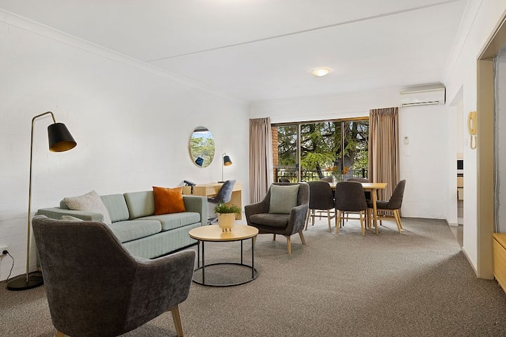 Large 2 Bedrooms Apartments With Kitchen & Parking - Canberra