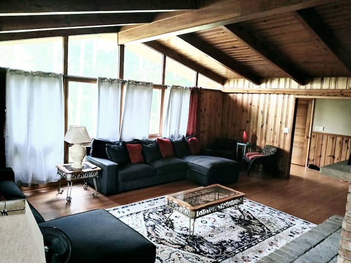 Cozy Country Cabin In Suburbia! - Kennesaw, GA