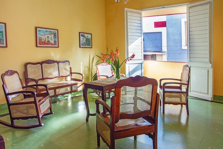 Hostal Amalia: Terrace + Wifi + Power Backup - The Bahamas