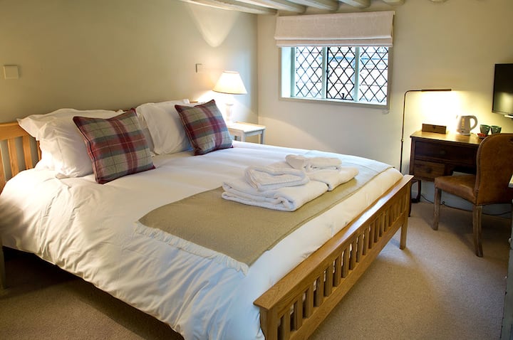 Double Room At The Bear Inn (Tigger) - Crowborough