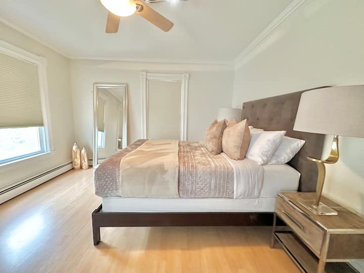 Chic New Private Home In Center W/ Wd + Parking - Marlborough, MA