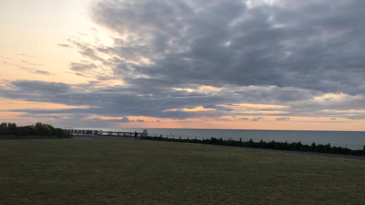 2 Bedroom Flat Stunning Views. - Broadstairs