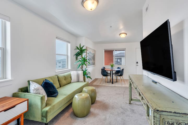 Top Floor Penthouse Orem Condo - Orem, UT