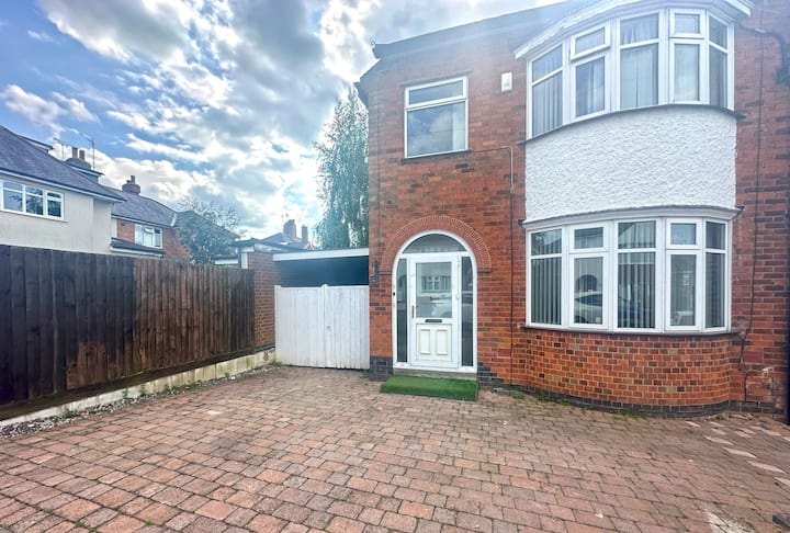 Quiet, Cosy Family Home - Leicester