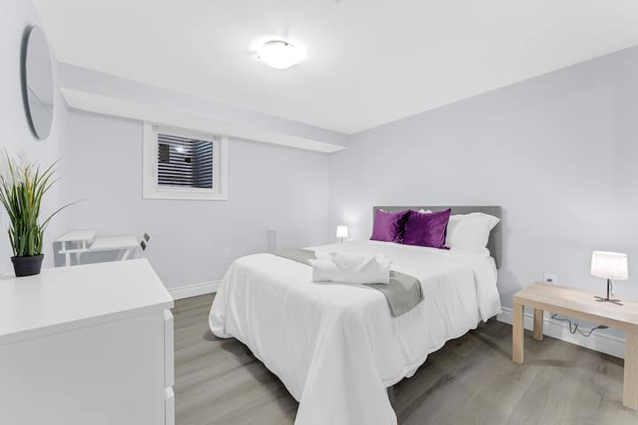 Mins To Wineries & Beach | 2 Beds | Parking - St. Catharines