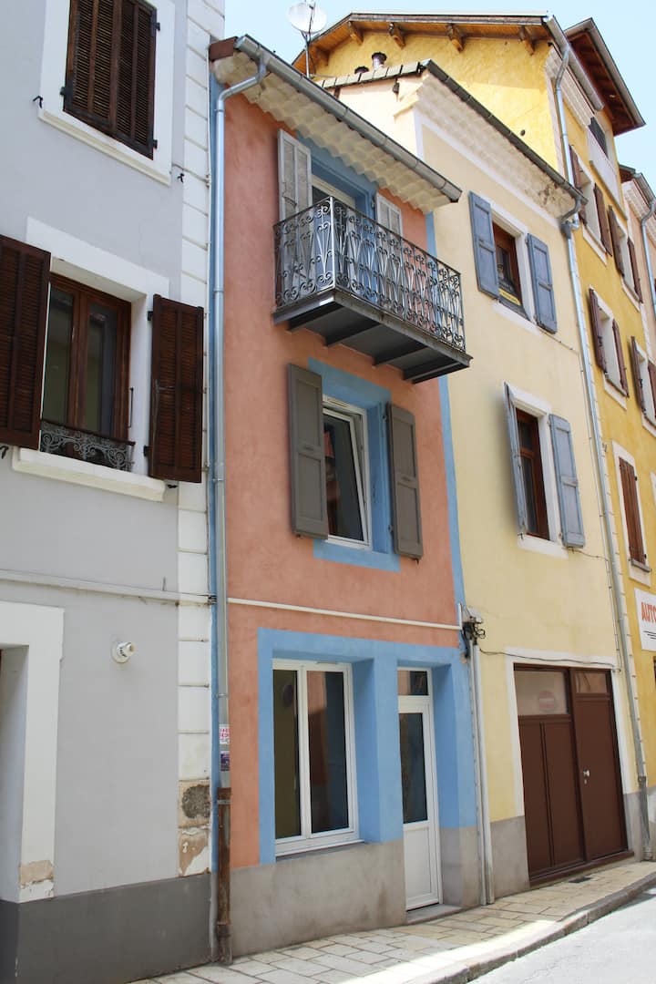 Maison Cœur De Ville. Rue Calme. - Gap