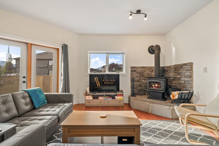 Fireside Retreat | Hot Springs | Fireplace | Pets - Radium Hot Springs