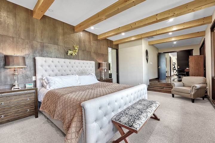 12 Acre Mtn Lodge Near Air Acade - Colorado Springs, CO