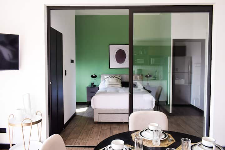 Estudio Completo Con Piscina/ Excelente Zona - Guatemala City