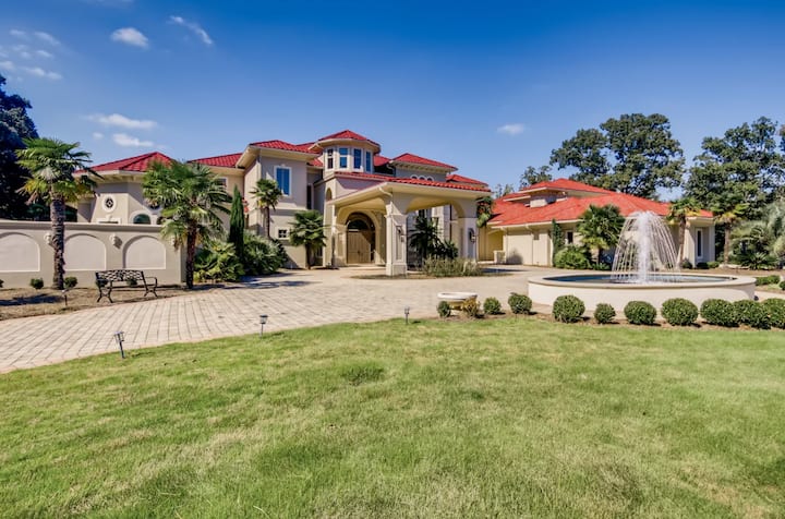 Luxury Estate (12,900 Sqft) On 54+ Acres - Carl