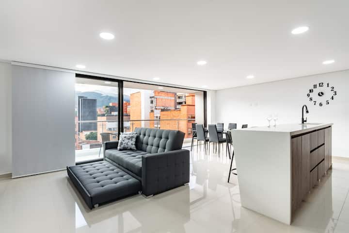 Amplio Apartamento En Laureles - Medellin, Antioquia, Colombia