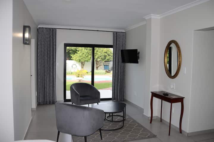 Villa Des Roses Self-catering Guesthouse - Paarl