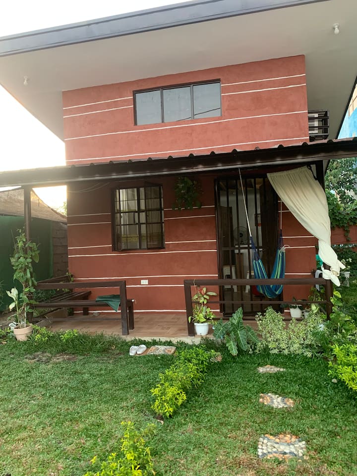 Jovita’s Tiny House Near Letran - Calamba