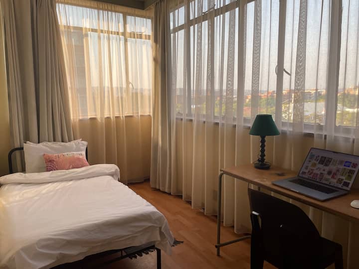 Spacious 4 Bedroom Apartment - Pretoria