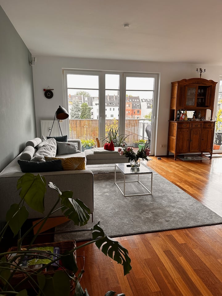 Zimmer & Bad In Großer Privatwohnung Mit Stil - Cologne