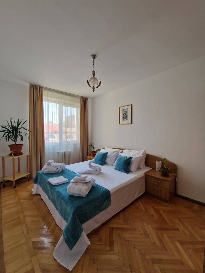 Happy Yonder - Bucarest