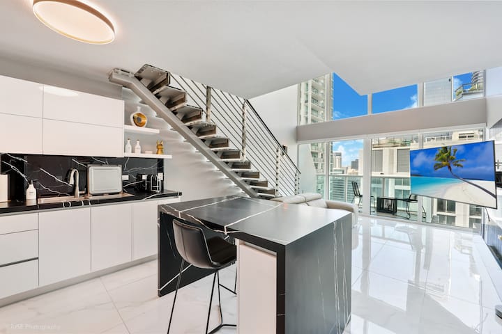 > Amazing New Remodeled Loft < - Miami