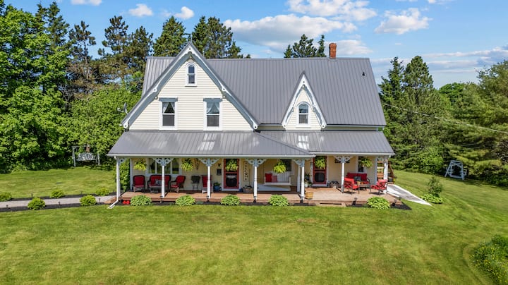 A Luxurious Retreat Clinton Pond - Prince Edward Island