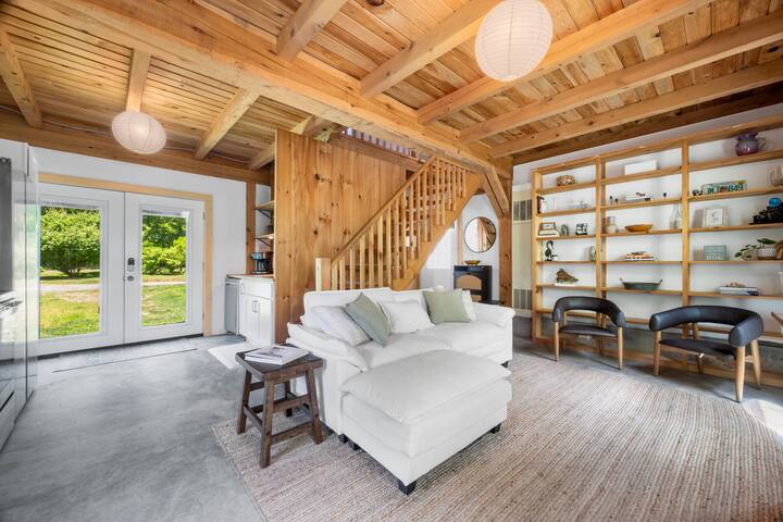 Cozy Mystic Carriage House - Mystic, CT