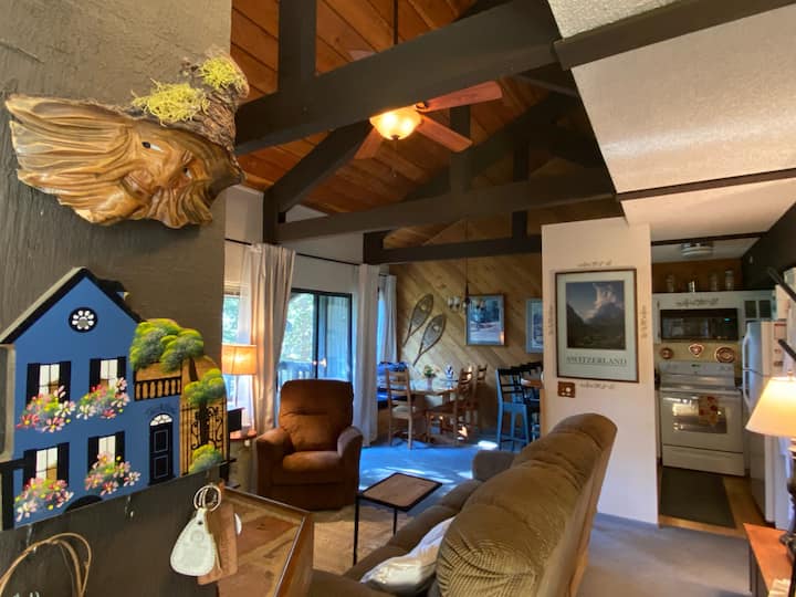 Cozy Mountain Condo, 1bd+loft, 2 Bath And Garage - Mammoth Lakes, CA