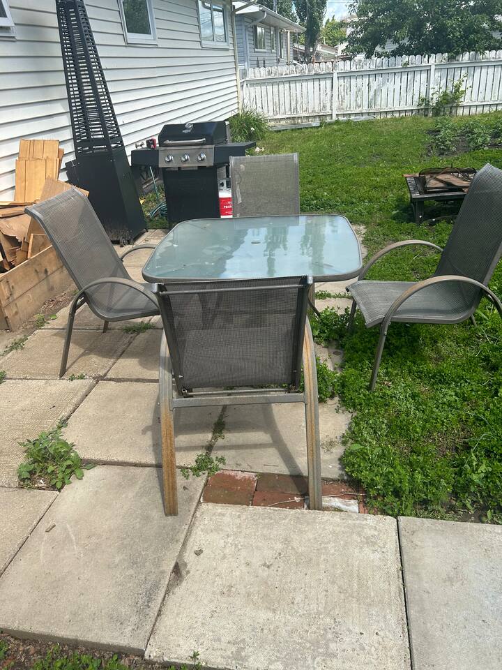 Charming 60s Stay, Private Bedroom, Shared House - Saskatoon