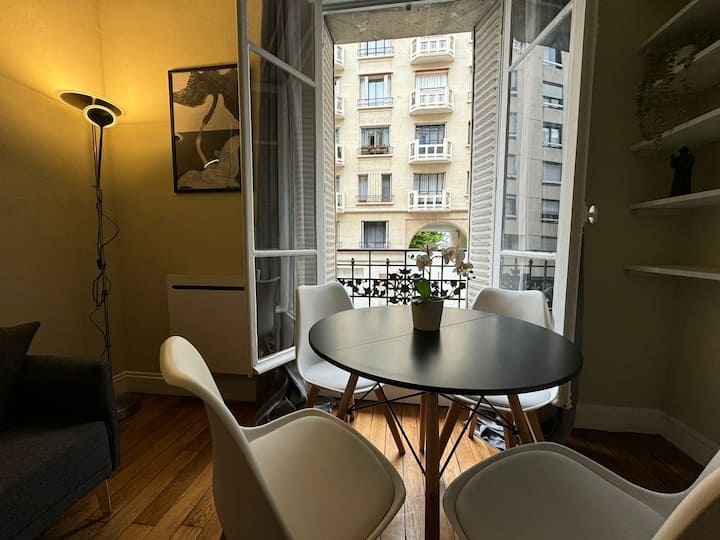 Parisian Charm: Heart Of Paris - Paris 7e Arrondissement