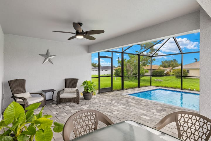 Modern 3bd/2ba •Heated Pool Retreat Near Downtown - Mohave Lake, Cape Coral