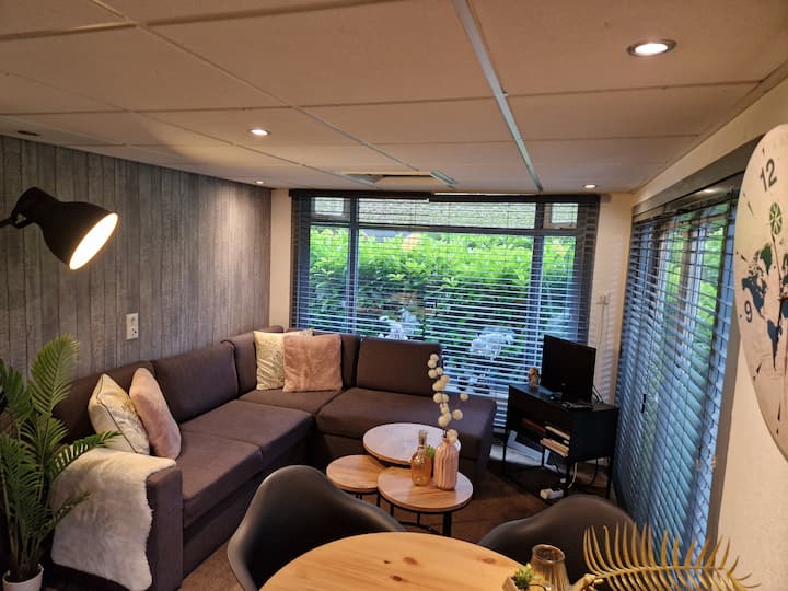 Modern Klein Chalet Vlak Bij Bos - Ermelo