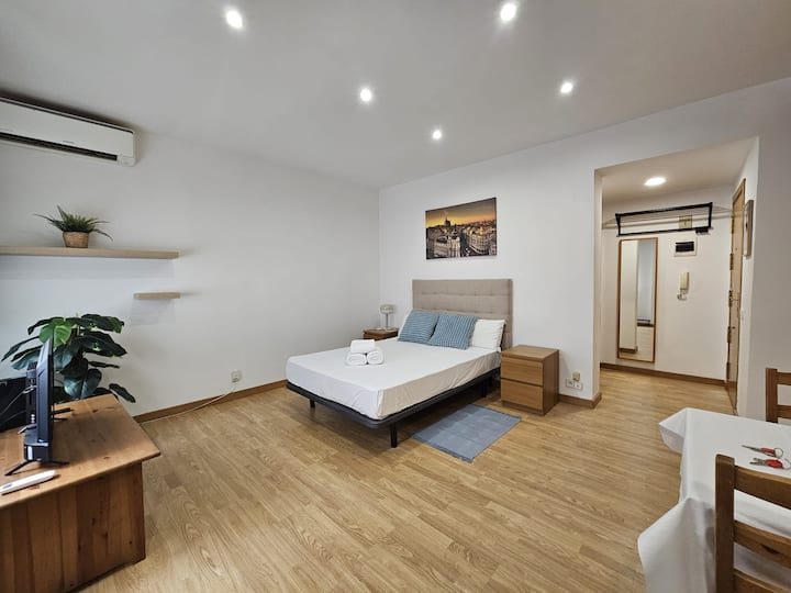 Mágico Estudio En Plaza España - Madrid