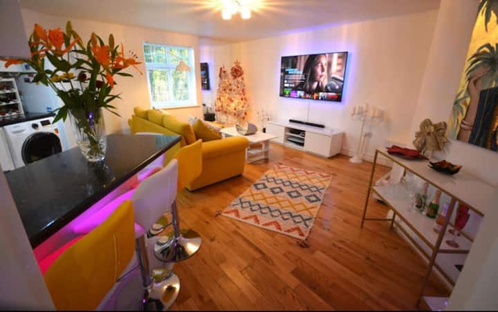 Luxury Lush Living - Bury