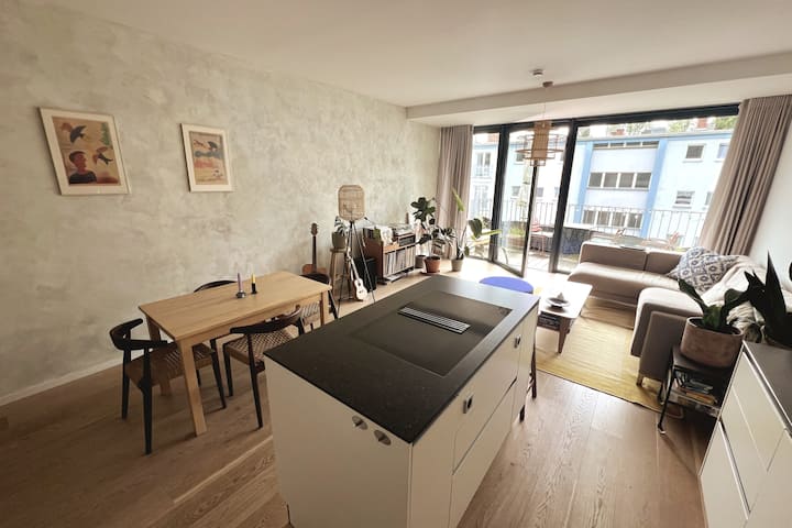 Spacious And Light Apartment - Berlin