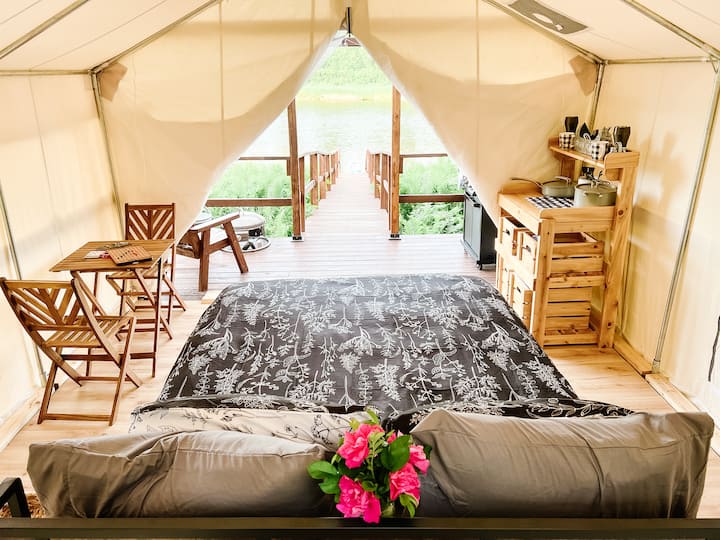 Tobique Traditions Waterfront Glamping Tents - ニュー・ブランズウィック