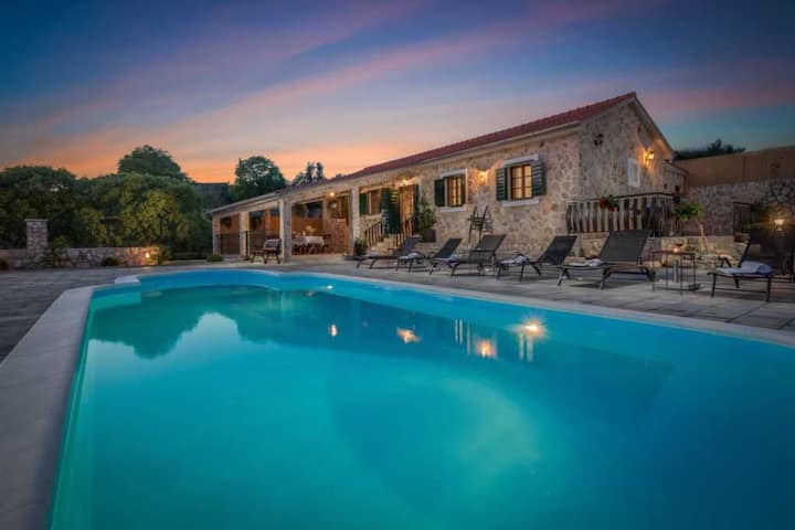 Stunning Villa With Swimming Pool & Sauna - Giulianova