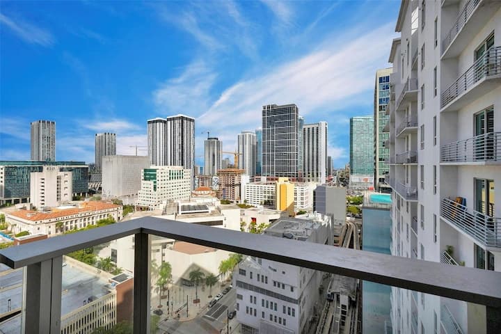 Prime! 2br Downtown Miami Stay + Free Parking - Miami, FL