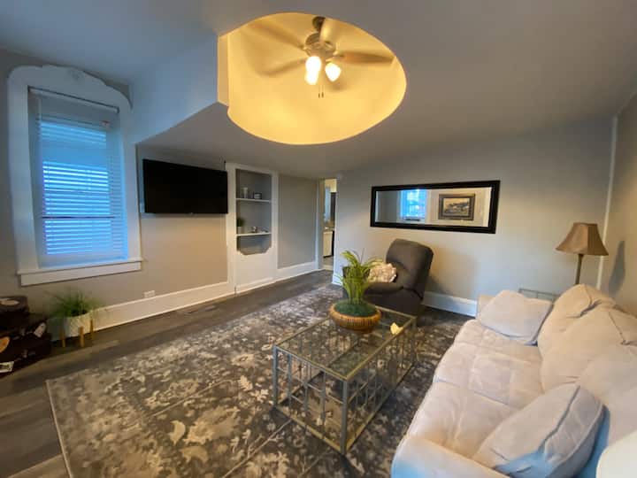Work Or Play Come And Stay - Quincy, IL