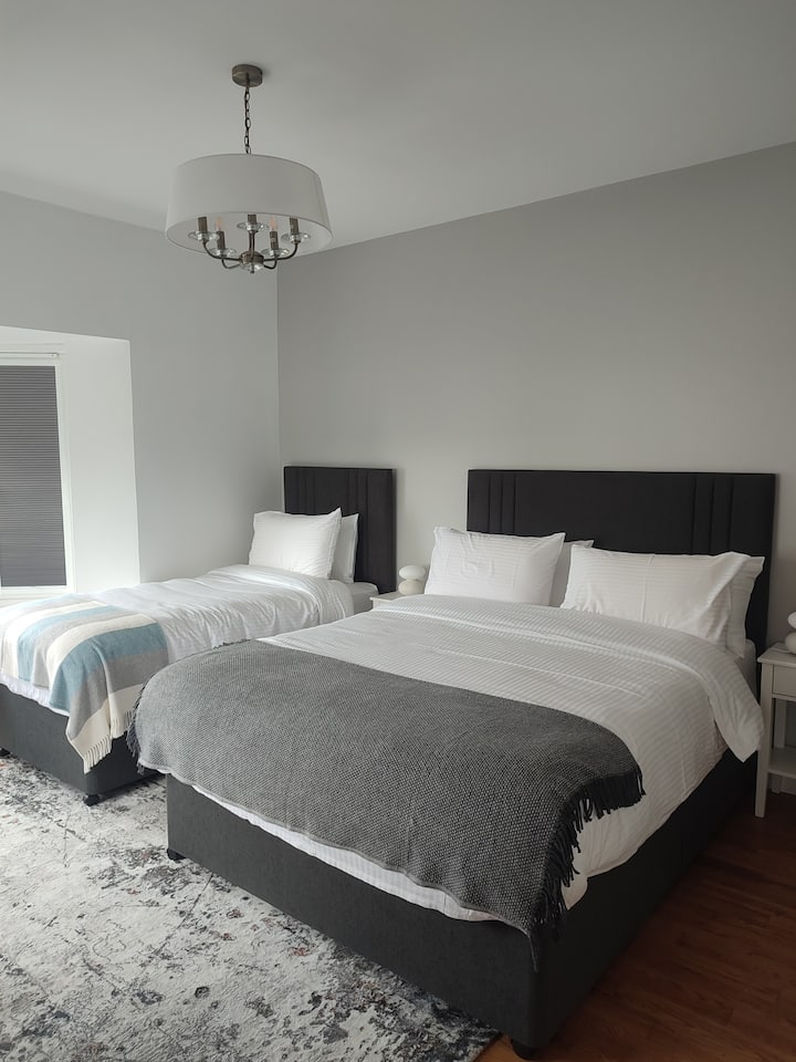 Catherine's Hotel Style By The Sea Family Room 3 - Dungarvan