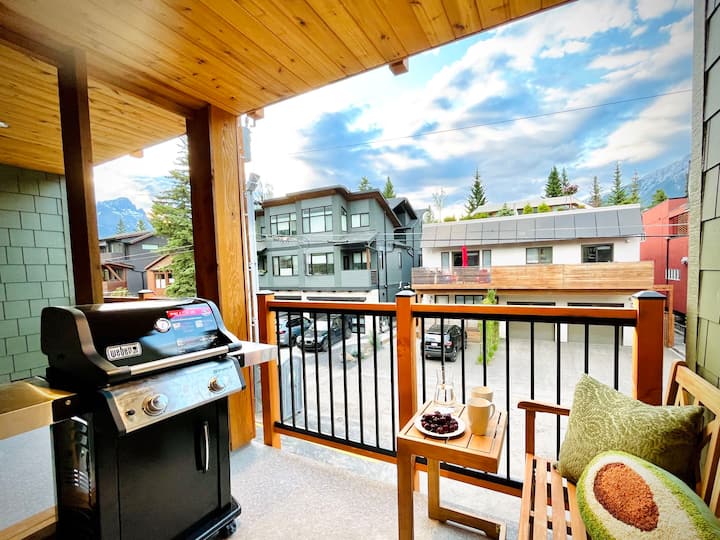Sunlit Escape: Ac, Tsn+, Downtown, Free Parking - Canmore