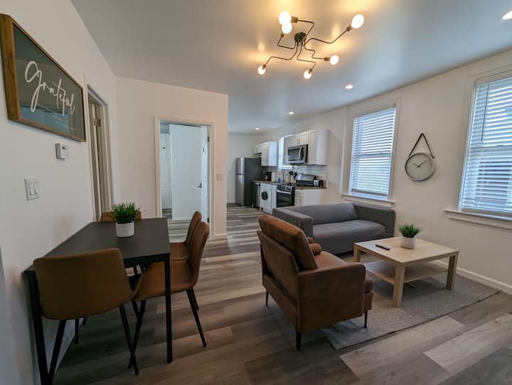 New 4bed/2bath Minutes Downtown - Pittsburgh, PA