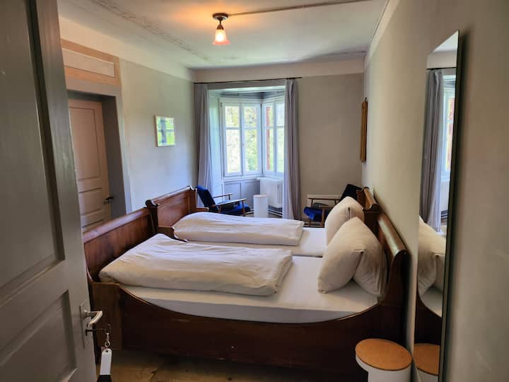 Gasthaus Crestasee "Erkerzimmer" - Flims