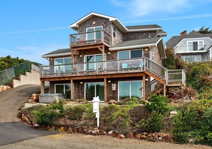 Sea La Vie Beach Views - Depoe Bay, OR