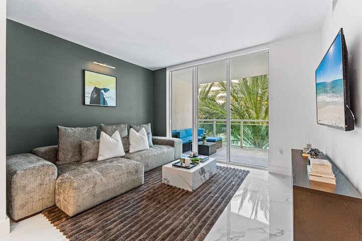 Chic 1b/1b Palm Tree Oasis - Miami, FL