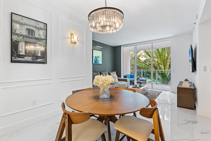 Chic 1b/1b Palm Tree Oasis - Miami, FL