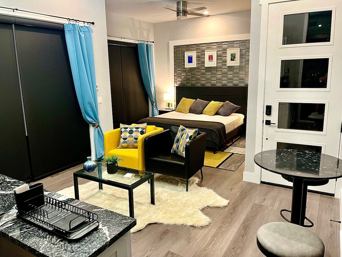 *NEW* Modern Studio Unit (perfect for 2) - Guesthouses for Rent in ...