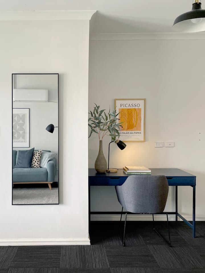 Stylish Executive City Pad + Parking + Pool - Nedlands