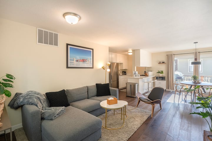 3 Min Town Getaway: Big Yard & Cozy Fire Pit - Carmel-by-the-Sea, CA