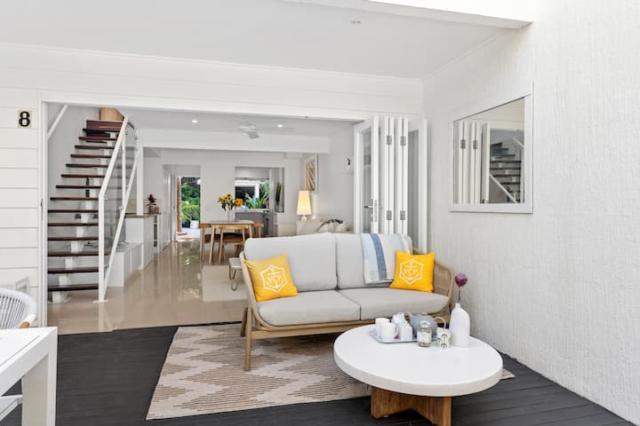 Elegant Coastal Sanctuary With Rooftop Sun Terrace - Peregian Beach