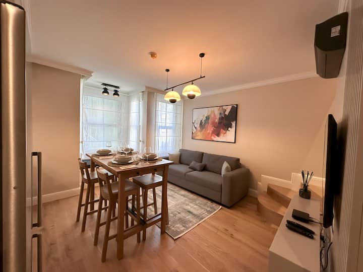 Rare Duplex 1br W/ Balcony • Quiet Street View - Estambul