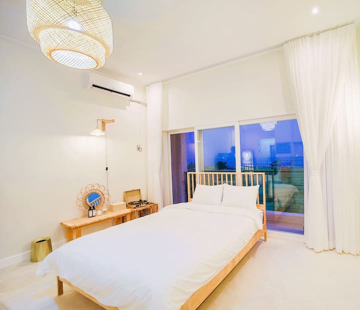 2 공항5분 바다전망 동문시장근처 이호테우해변근처 감성펜션 가성비 무료주차 해안도로자전거 - Jeju-si