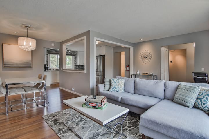 Spacious, Modern Family Home - Calgary